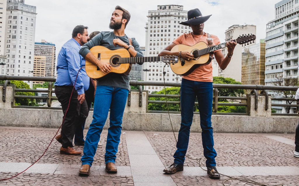 Lucas Reis & Thacio levam a moda de viola para era das lives - Festanejo