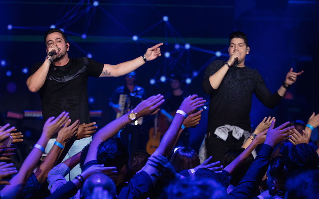 Henrique & Diego lançam quatro músicas novas em live inédita - Festanejo