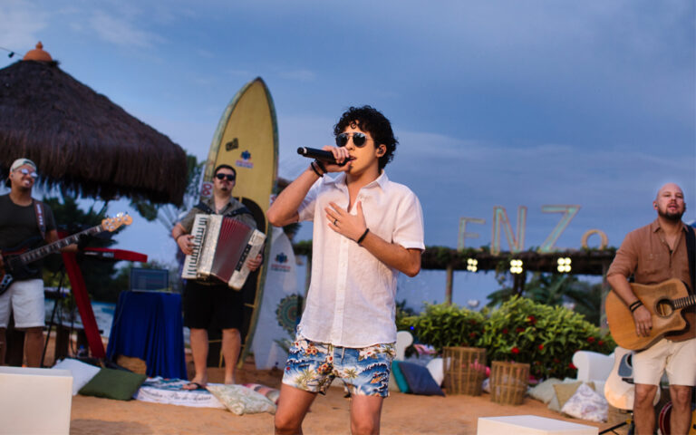 Enzo Rabelo mostra que cresceu na nova faixa “Chei de Poses” - Festanejo